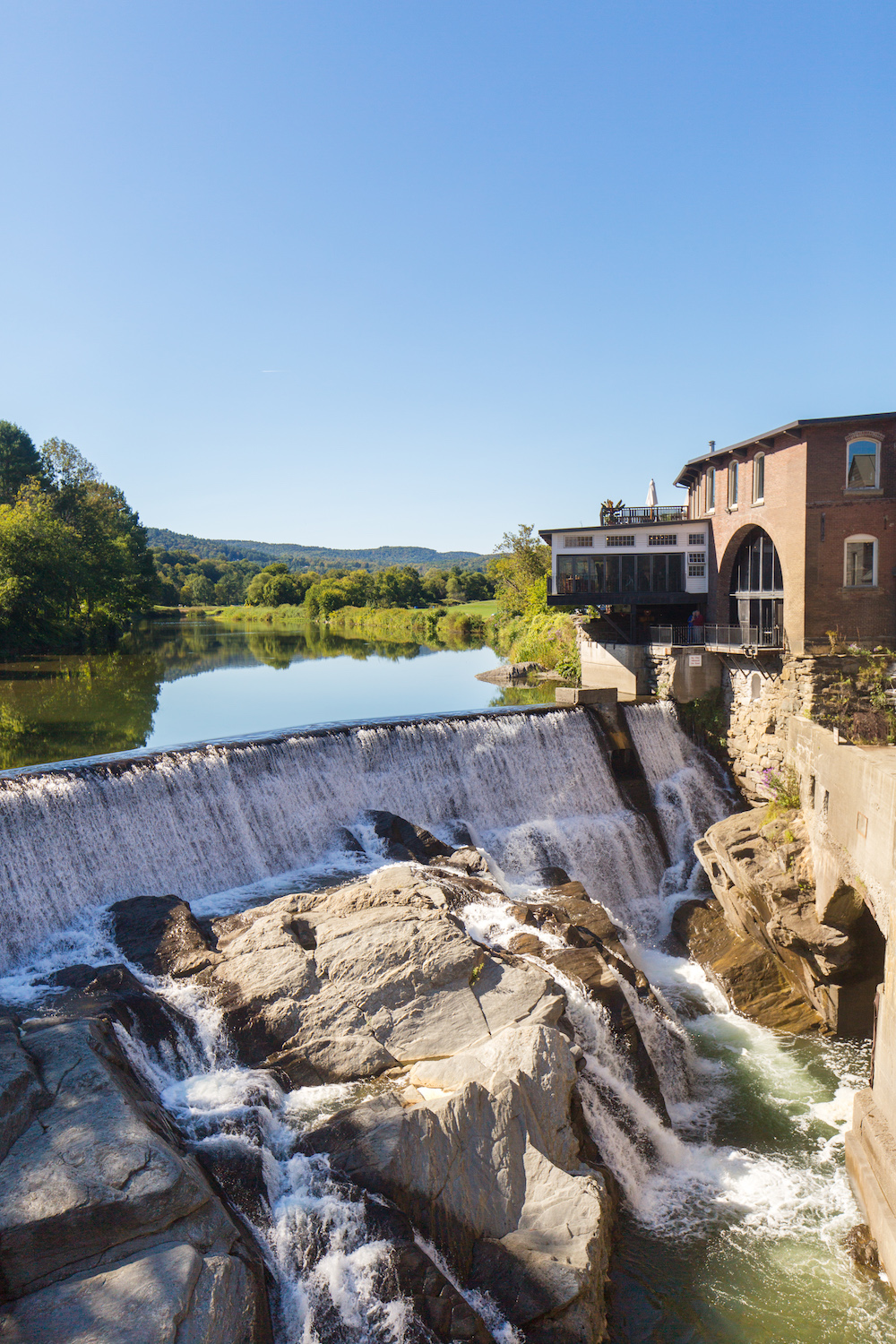 VISITING SIMON PEARCE IN VERMONT | Design Darling